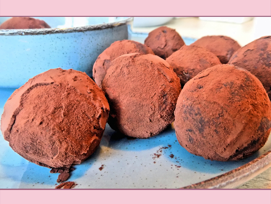 Dessert: Biscuit Chocolate Bombs